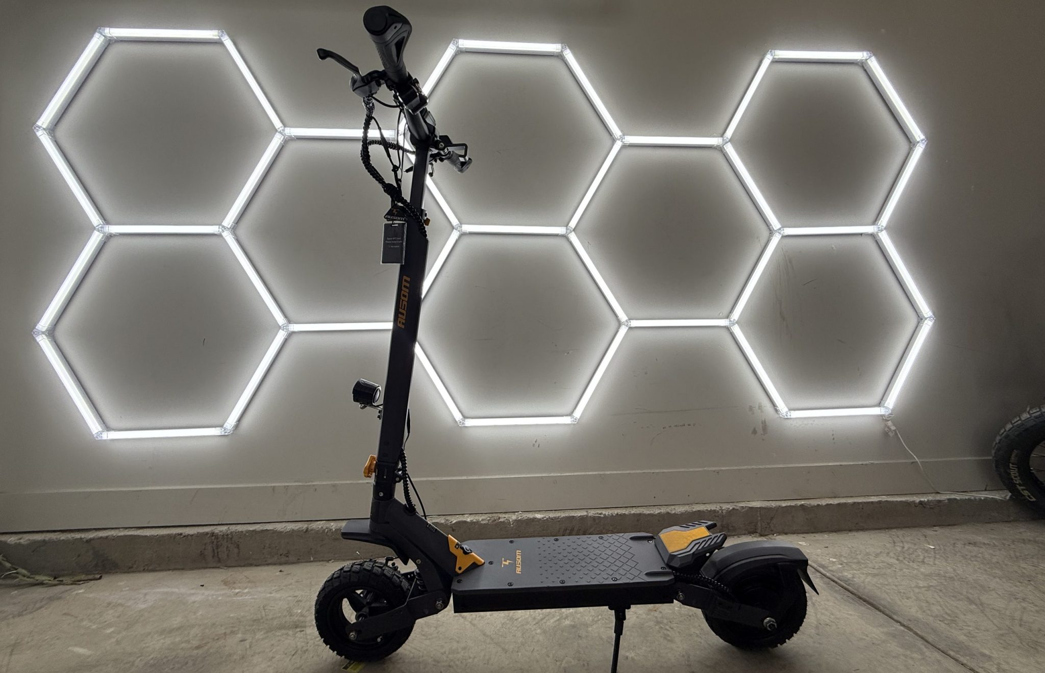 Ausom L1 Electric Scooter: Smooth Suspension and Surprising Power for ...
